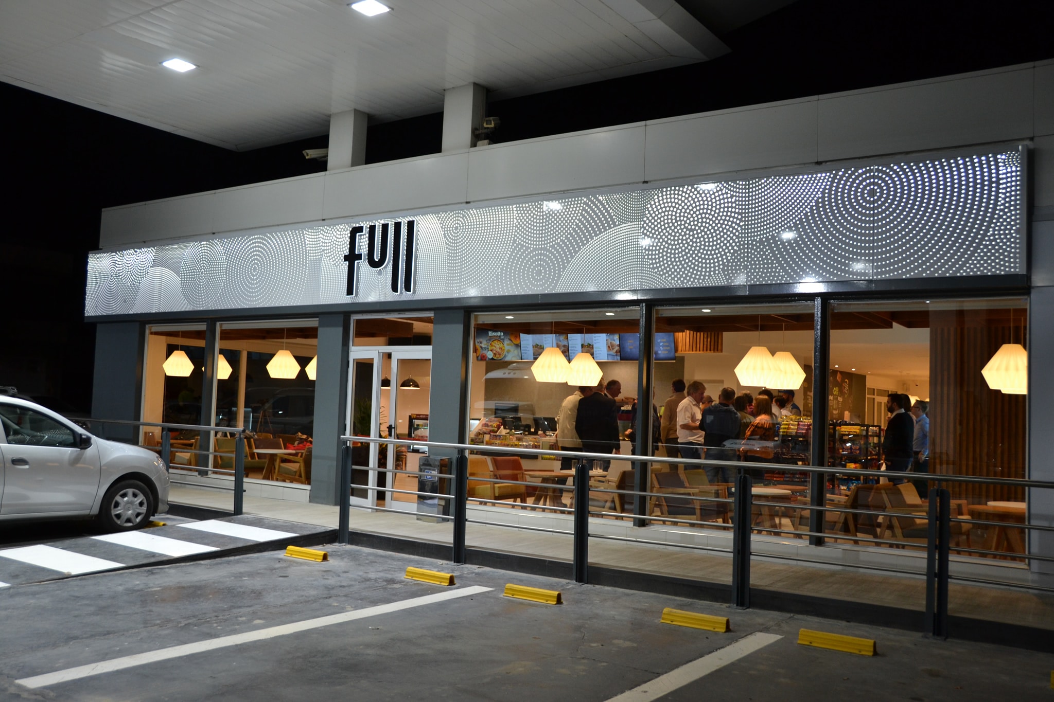 YPF LAR inauguró la primera tienda Full de Paraná Campaña – Paralelo32