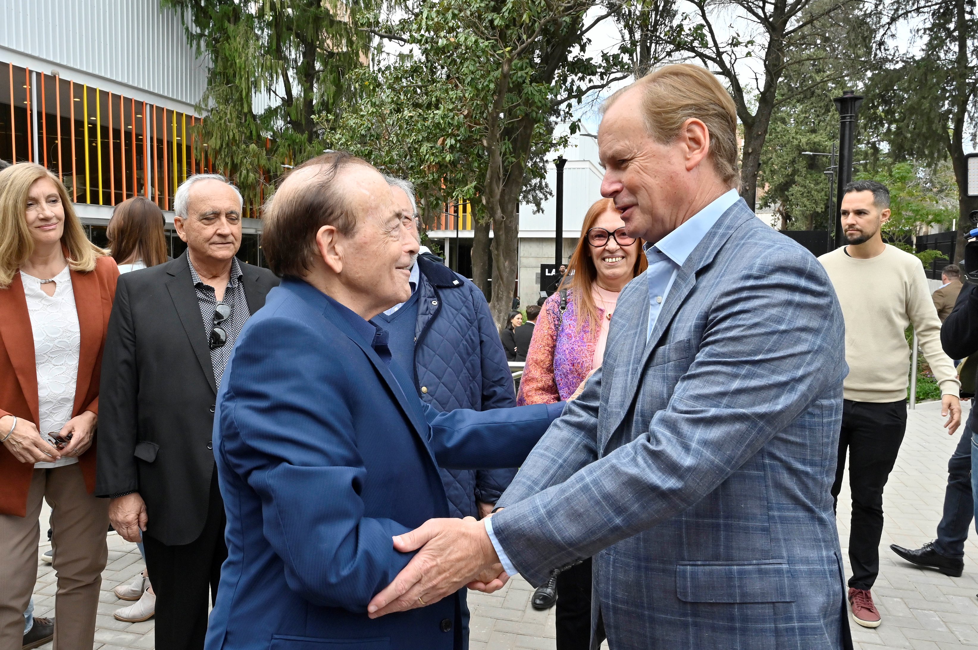 Quedó inaugurado el nuevo shopping de Paraná con 88 locales comerciales ...