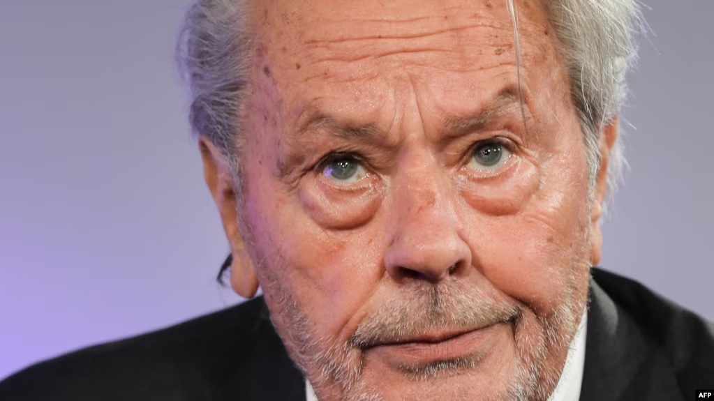 El actor y galán francés Alain Delon muere a los 88 años – Paralelo32